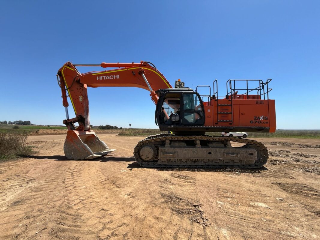 Hitachi 670 5G Excavator / Graafmasjien – MARANATA – Buying and Selling ...